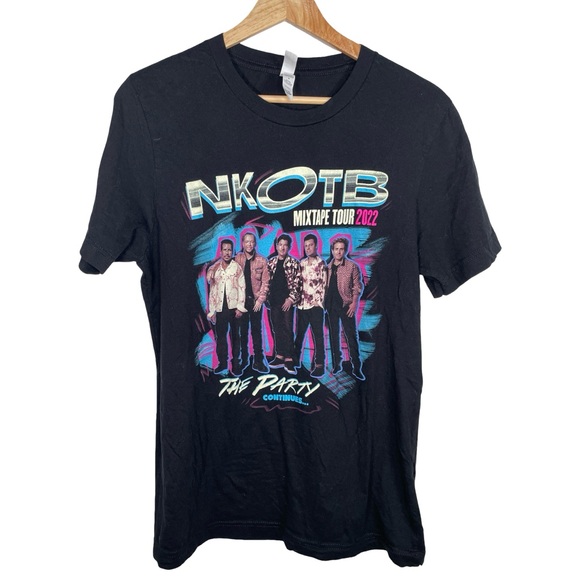 Gildan | Shirts | Nkotb 222 Tour Black Short Sleeve Graphic Tshirt ...